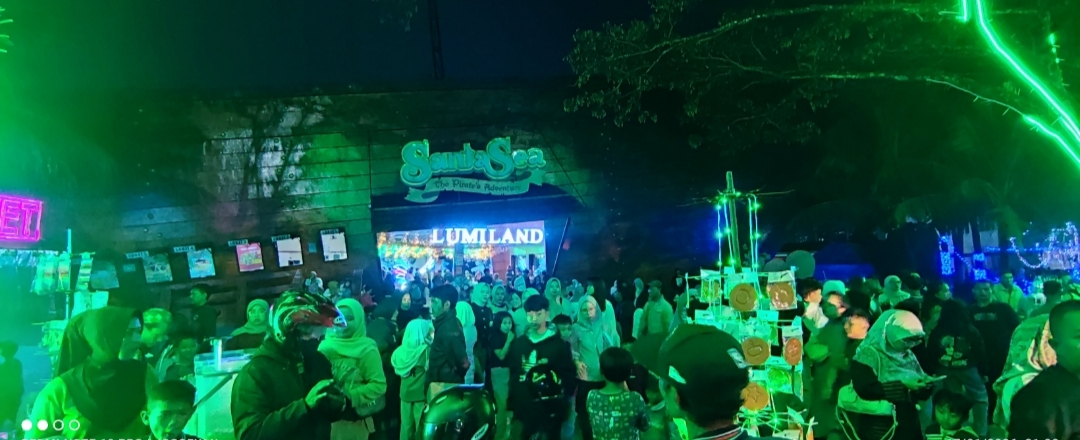Ribuan Warga Kunjungi Festival Cahaya Lumiland Santasea “Membludak ...